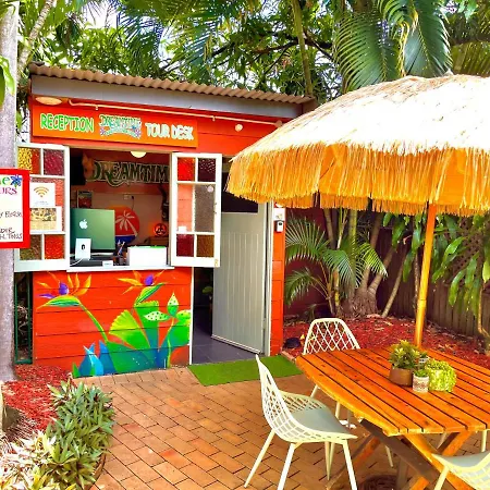 Bungalow Hotel Cairns • Australia